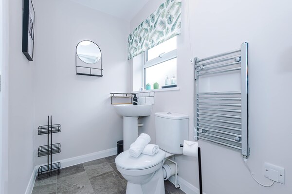 Modern City Centre 3 Bed Apartment Great For Couples - University of Chester