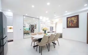 Apartamento de Luxo, 2 quartos, cozinha | Restaurantes