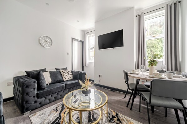Sleepsupto8-citycentre-familyfriendly-freeparking - Stoke-on-Trent