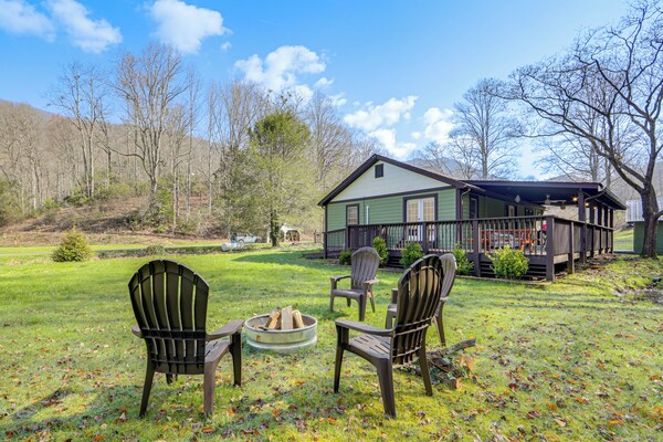 Quaint Mountain Charm! Robbinsville Hideaway - Calderwood Lake, TN