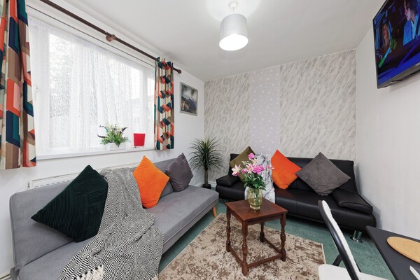 House Sleeps 14 With Enclosed Garden - Canterbury