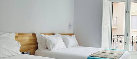 Quarto Triplo Deluxe | Secretária adequada para computadores portáteis, Wi-fi grátis