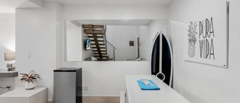 Loft família, vista parcial para o mar, ao lado da piscina | Parte interna