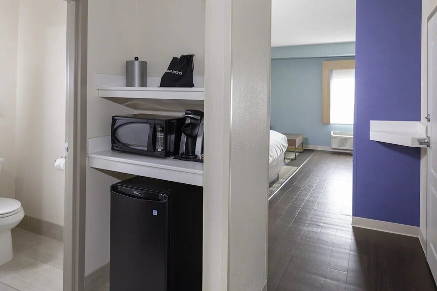 2 Queen Beds W/ Free Parking & Breakfast, Pool & Hot Tub | Myrtle Beach - 0.2 Mi - Myrtle Beach, SC
