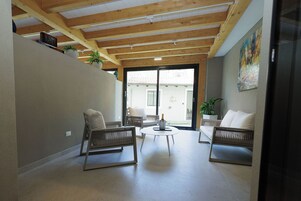 Quarto Triplo Superior, vista para o jardim | Interior