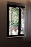 Quarto Quádruplo, vista para o jardim | Interior