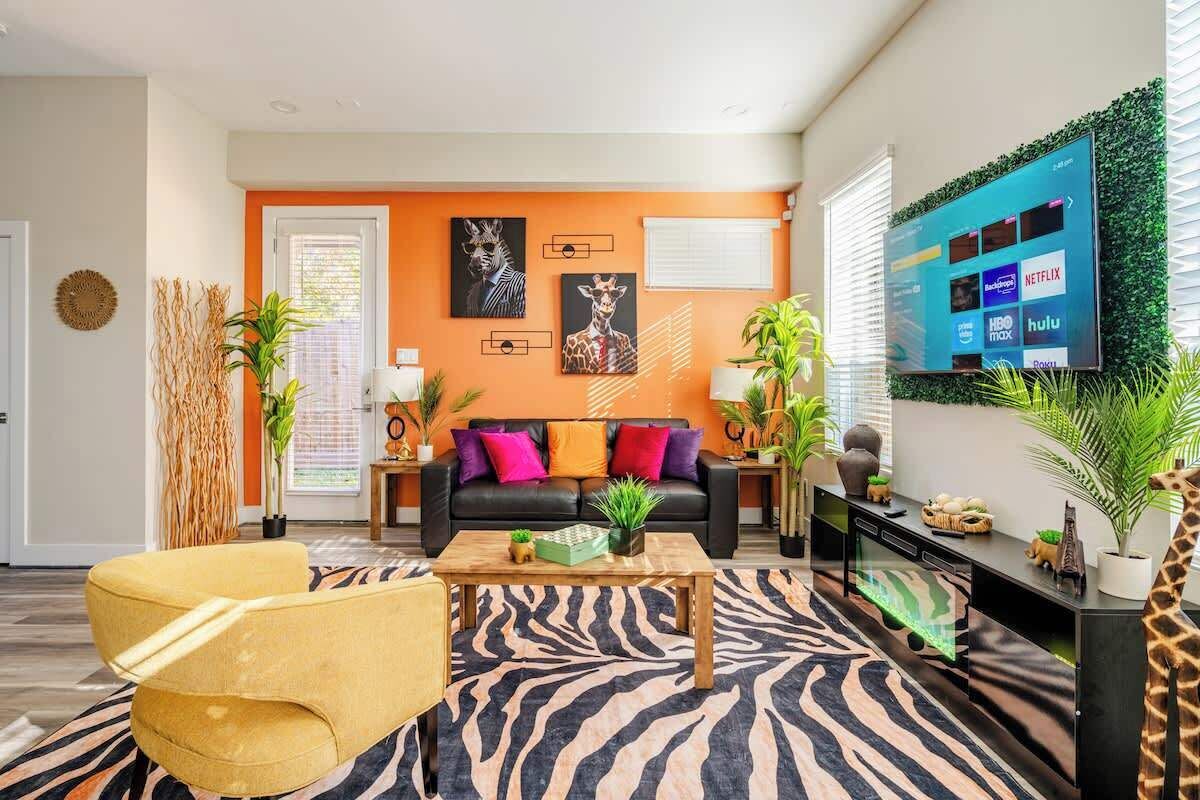 Family Escape W/ Game Table & Cozy Stay - Northside - Houston