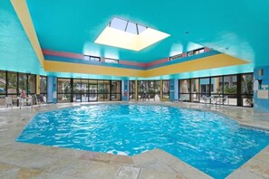 Piscina interior, piscina exterior 