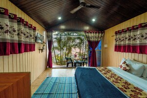 Quarto Clássico com Cama de Casal, vista para o jardim | Wi-fi grátis 