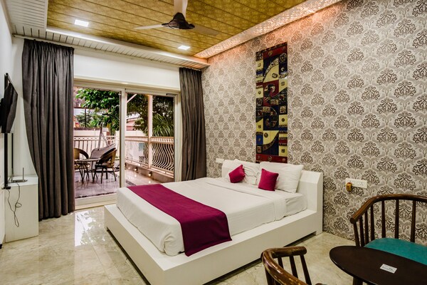 Moonstone Meadows Suite By Alaya Stays With Shared Pool, Garden, Gazebo, & Jacuzzi - Lonavala