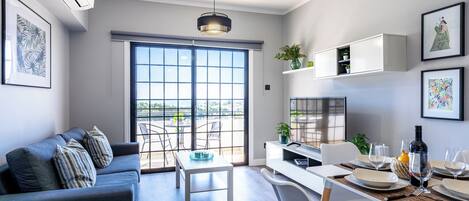 Apartamento, 2 quartos, cozinha, Vista para a cidade | Sala de estar | Smart TV, Netflix, serviços de streaming