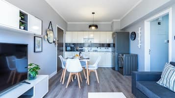 Apartamento, 2 quartos, cozinha, vista para a cidade | Área de estar | Smart TV, Netflix, serviços de streaming