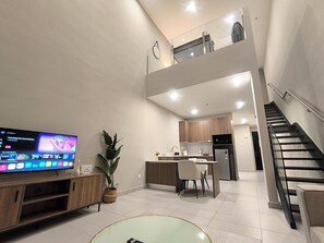 Dúplex, 1 cama queen-size e sofá-cama | Sala de estar