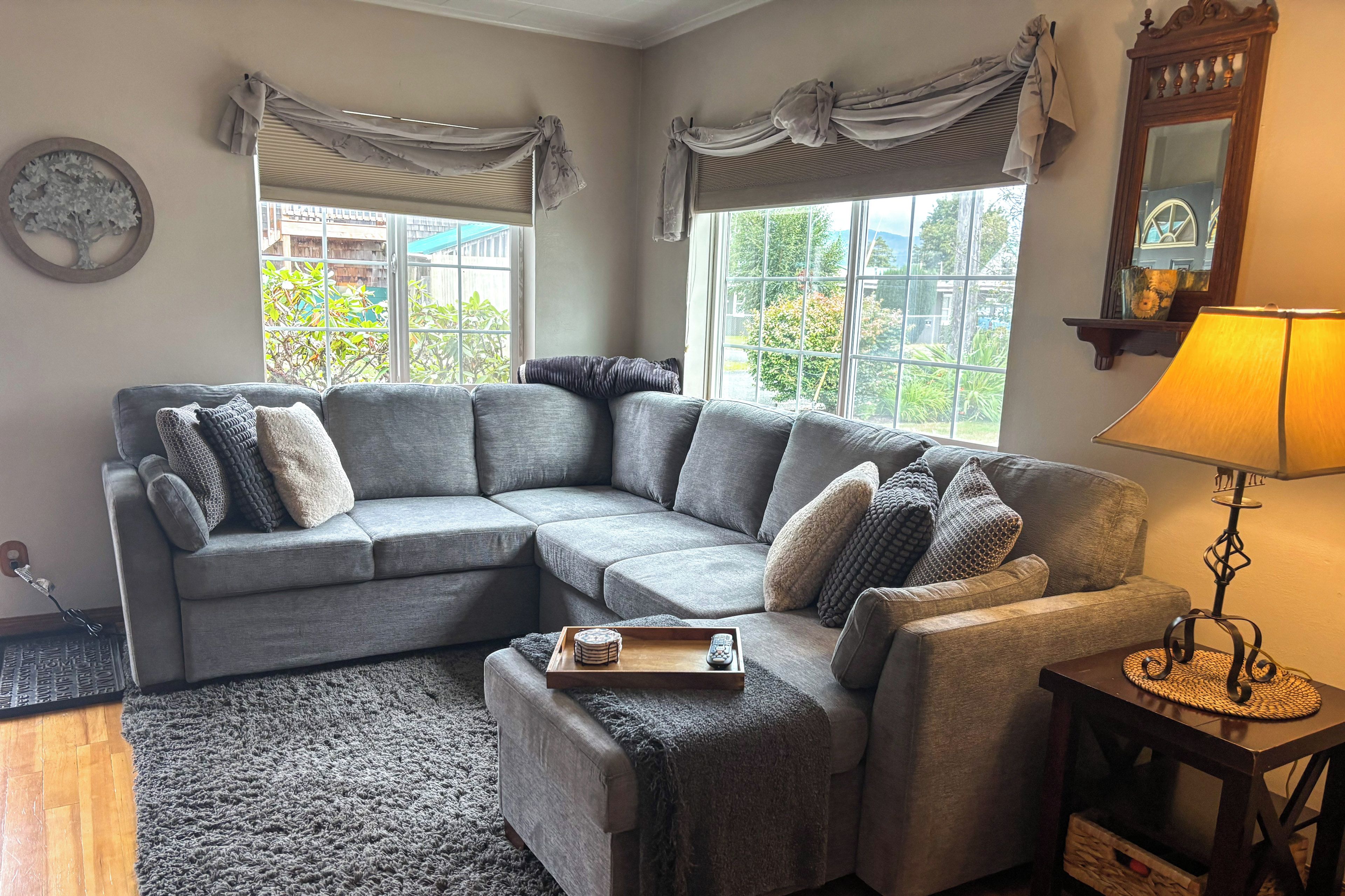 Walk To Twilight Sites! Forks Home W/ Hot Tub - Forks, WA
