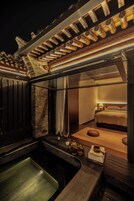 Quarto Duplo Superior, 1 cama king-size, casa de banho privativa, vista para o pátio | Casa de banho