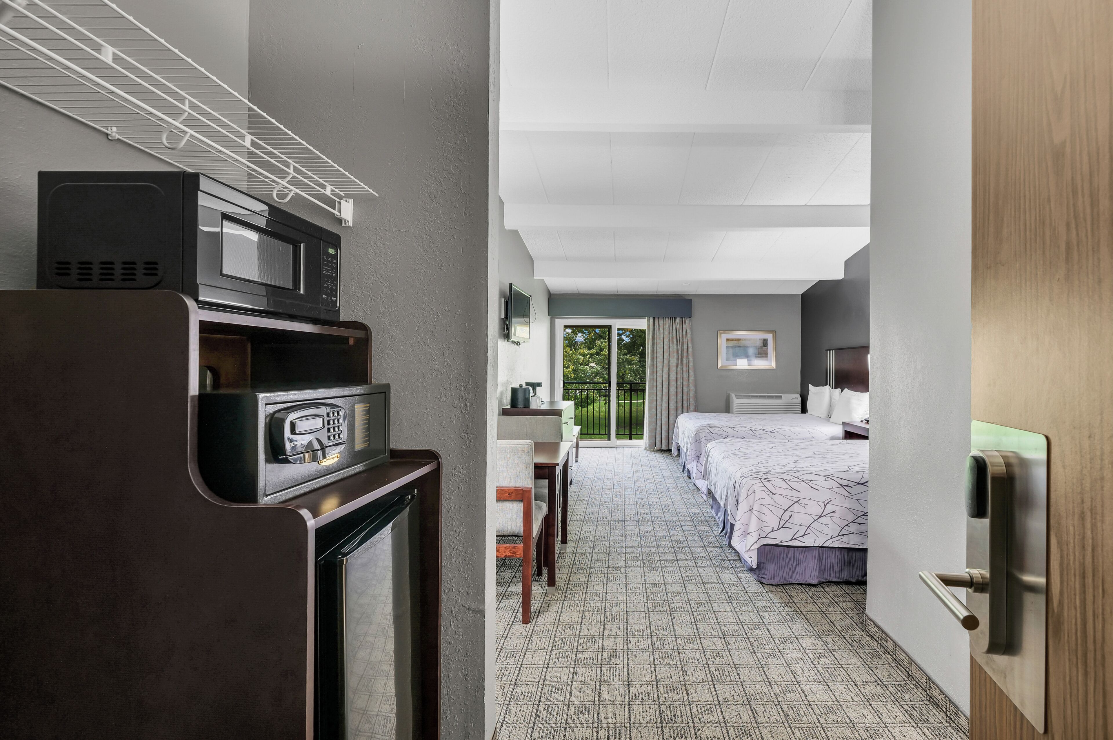 Quarto, 2 camas de casal | Cofres nos quartos, escrivaninha, espaço de trabalho para notebook