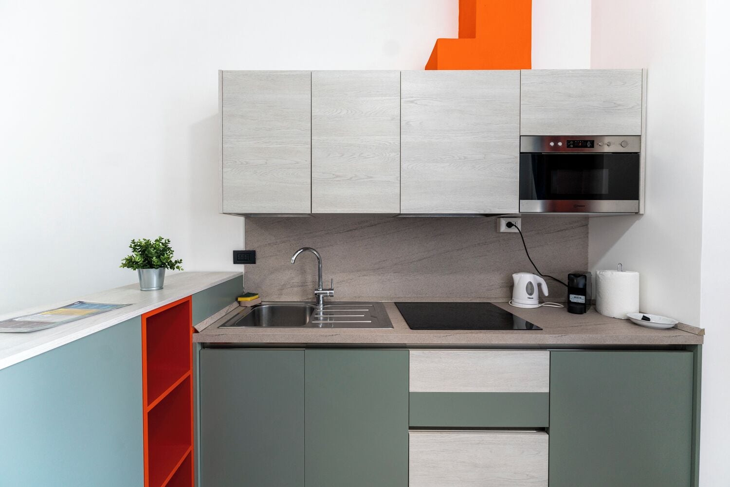 Apartamento (1 Bedroom) | Cozinha privada | Um micro-ondas, um forno, uma chaleira elétrica 
