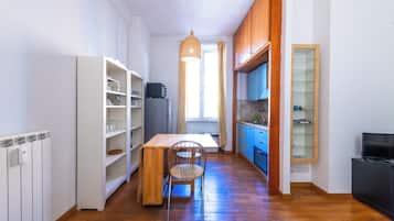 Apartamento (1 Bedroom) | Sala de estar | Televisor