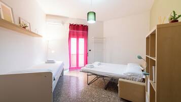 Apartamento (2 Bedrooms) | 2 quartos, secretária adequada para computadores portáteis