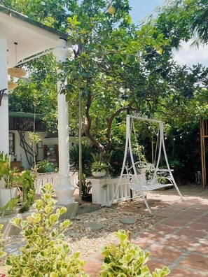 Quarto casal conforto, varanda, vista para o pátio | Terraço/pátio