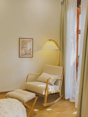 Quarto casal, varanda, vista para o pátio | Cortinas blackout, quartos à prova de som, Wi-Fi de cortesia