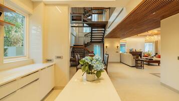 Vila superluxo, sacada, vista para a colina | Parte interna