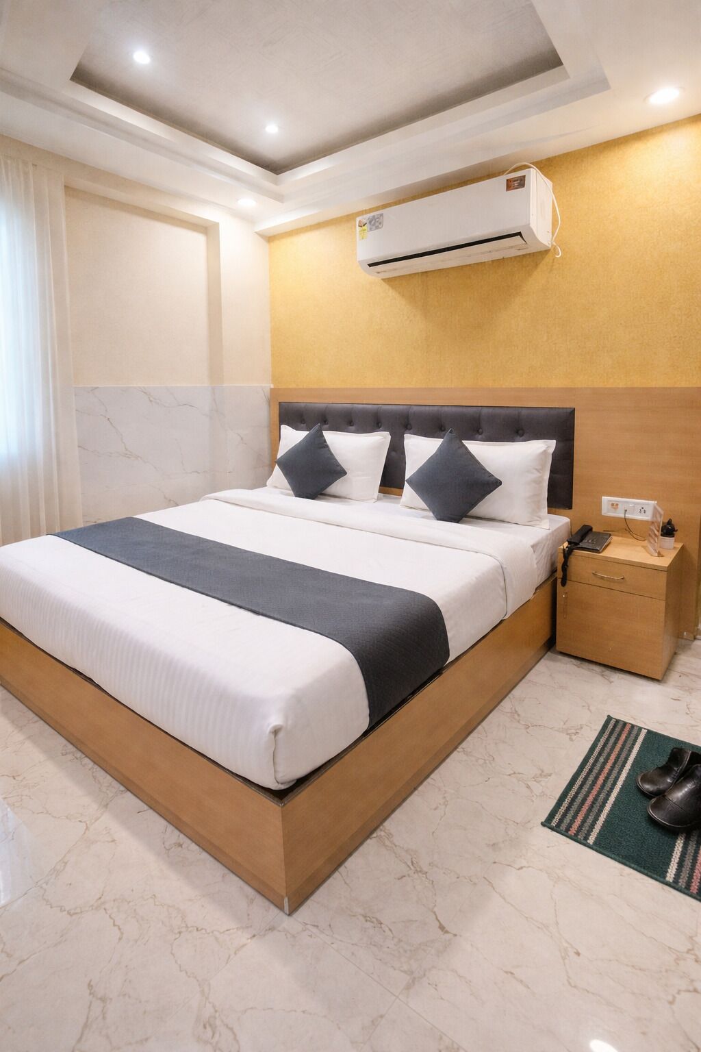 Quarto casal luxo | Escrivaninha, espaço de trabalho para notebook, Wi-Fi de cortesia