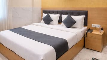 Quarto casal luxo | Escrivaninha, espaço de trabalho para notebook, Wi-Fi de cortesia