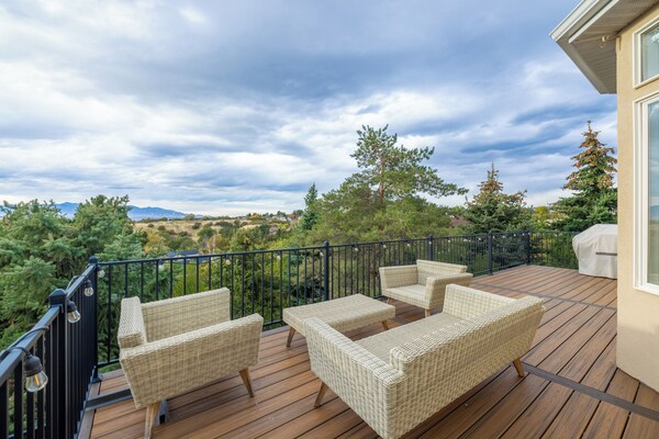 Huge 4,000 Sq Ft Basecamp: Walk To Bell Canyon - Utah