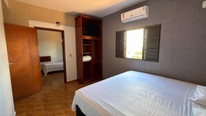 Triplo Executivo | Wi-Fi de cortesia, roupa de cama