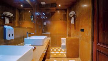 Quarto Duplo de Luxo, Vista para a cidade | Casa de banho