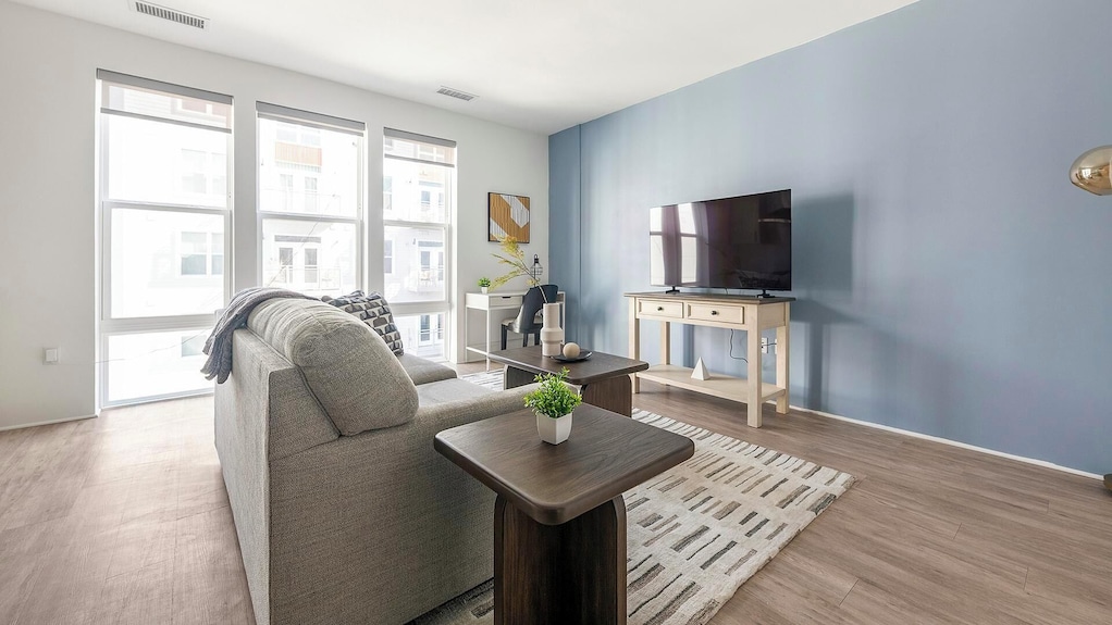 Landing | Modern 1bd, Game Room, Pool - Largo, MD