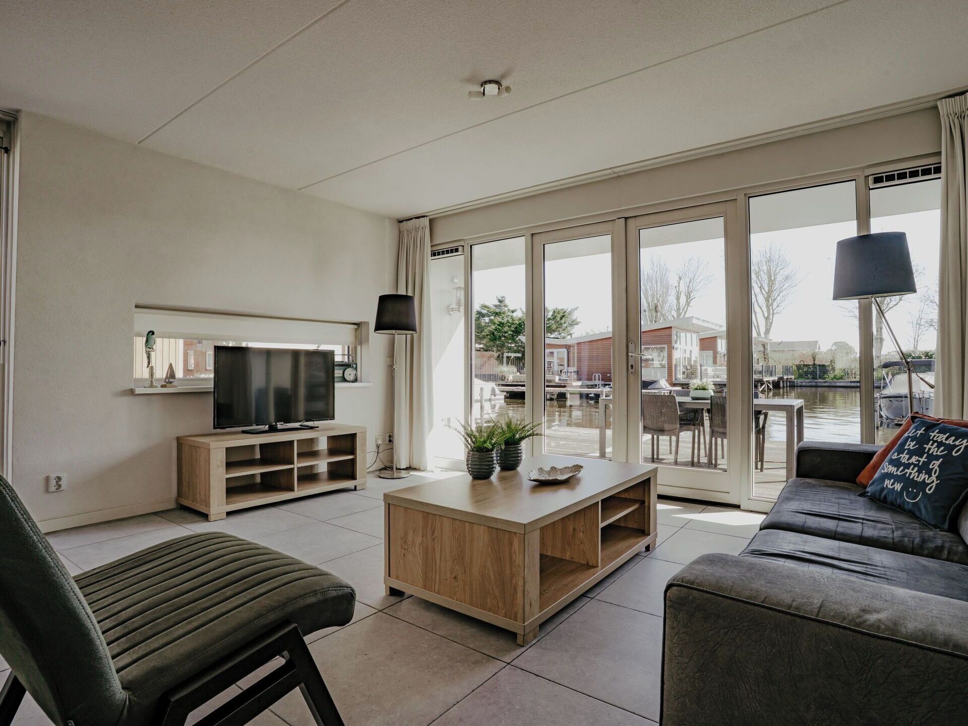 Mooi  Vakantiehuis Voor 4 Personen Met Wifi, Tv, Terras En Huisdieren Toegestaan - Heemskerk