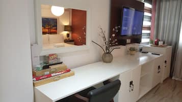 Condo, 1 quarto, vista para a piscina | Sala de estar