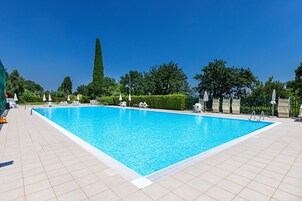 Piscina exterior sazonal 