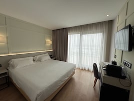 Roupas de cama premium, edredons de pluma, cofres nos quartos