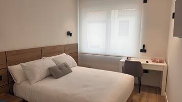 Apartamento | Roupas de cama premium, edredons de pluma, escrivaninha