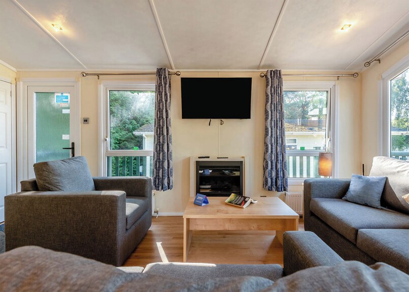 Superior Lodge With Ensuite & Decking - Isle of Wight