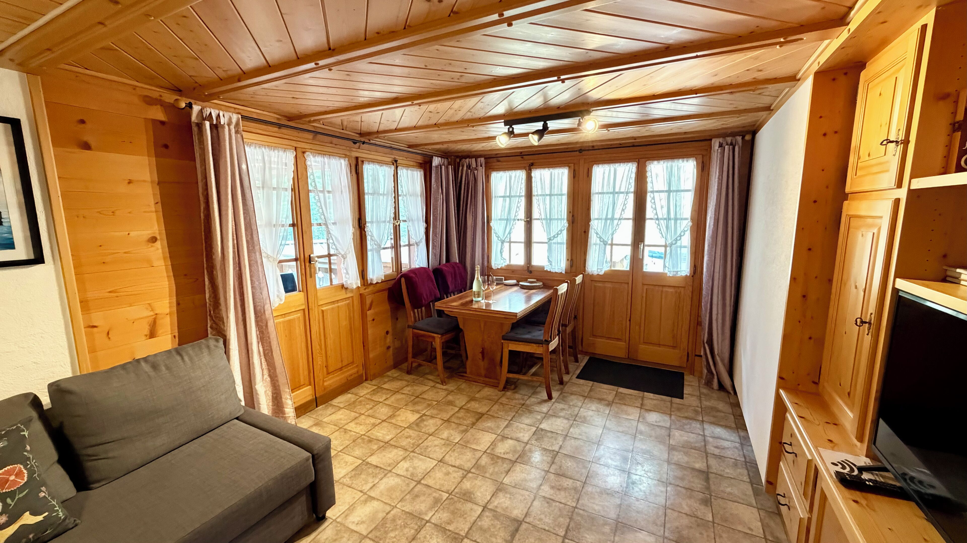 Cozy Apartment In Chalet Setting With Private Hot Tub And Waterfall Views - Mürren