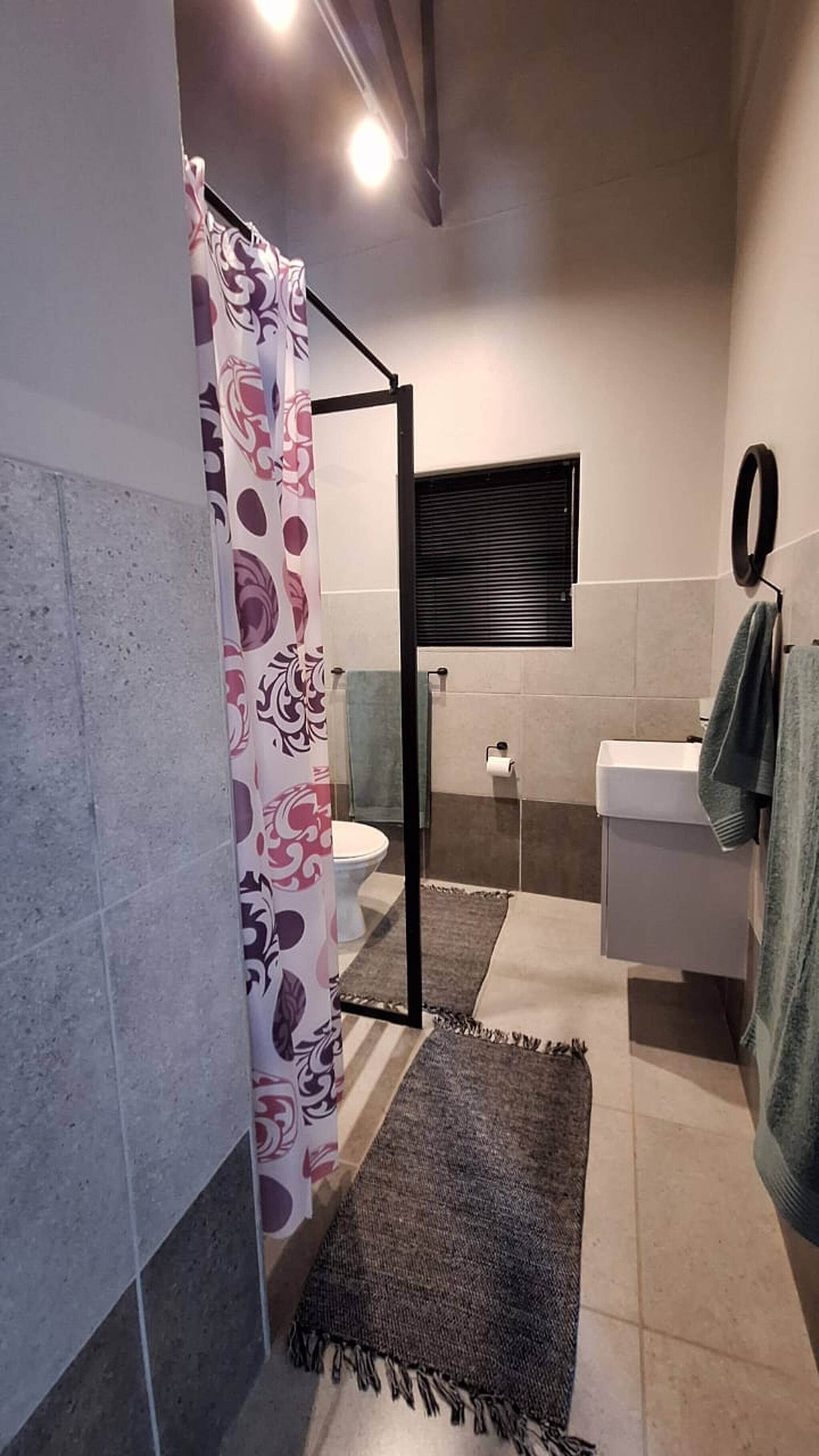 Apartamento, 2 quartos, pátio | Casa de banho