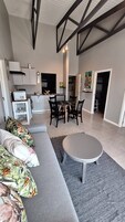 Apartamento, 2 quartos, varanda | Área de estar
