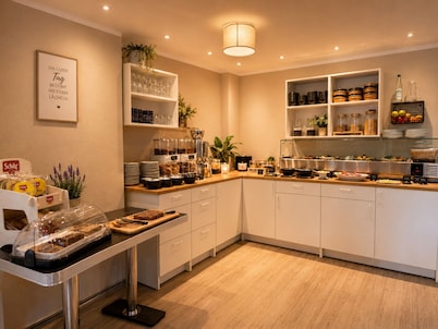 Elbhotel Dresden by Aurum