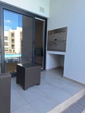 Apartamento, 1 quarto, pátio | Pormenores do exterior