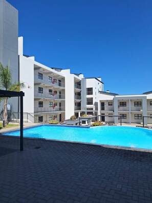 Apartamento, 1 quarto, pátio | Piscina | Piscina exterior 