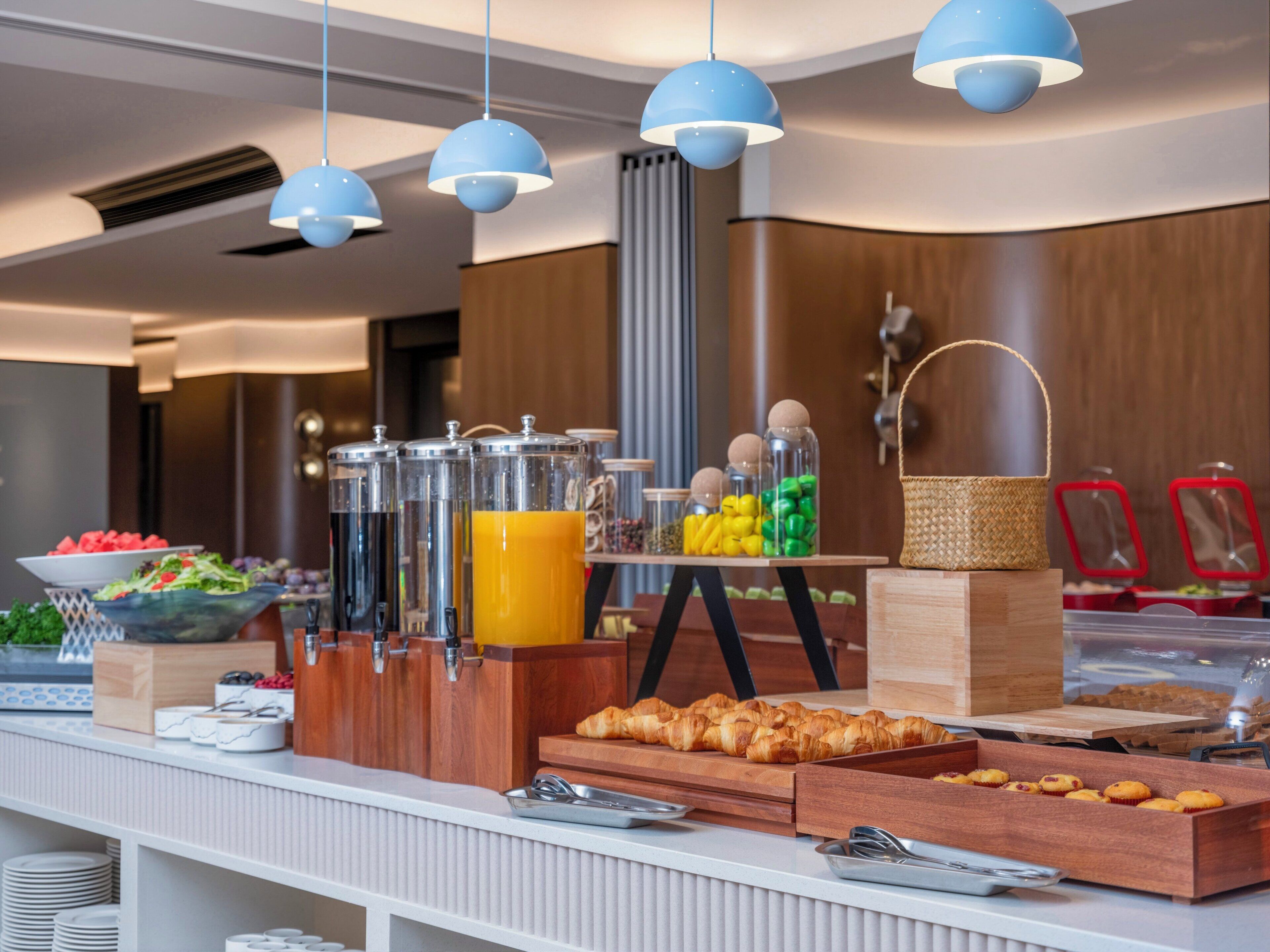 Café da manhã com buffet grátis todos os dias