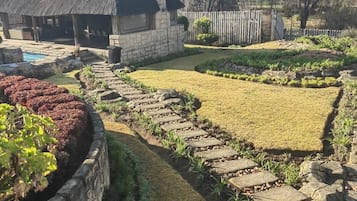 Casa, 4 quartos, pátio | Terrenos do alojamento