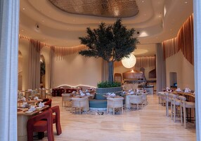 3 restaurantes, pequenos-almoços servidos 