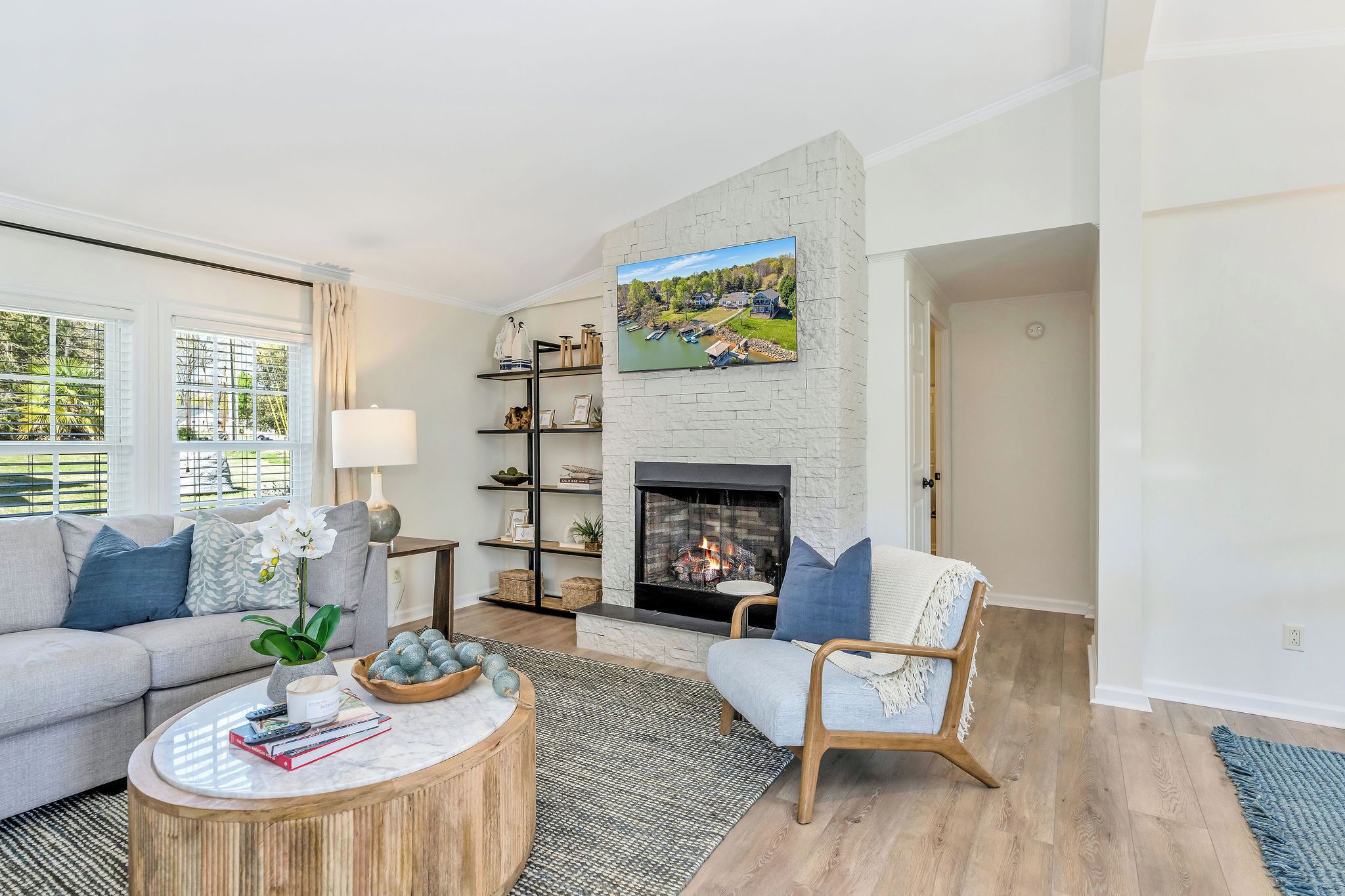 Lakefront Retreat W/ Boat Dock, Hot Tub & Large Game Room!  Sleeps 10 - Denver, NC