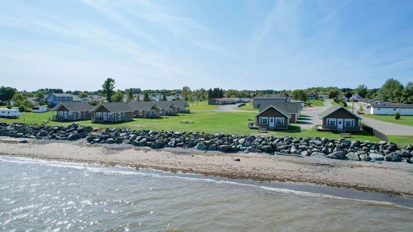 Motel Et Chalets L'acadien Sur Mer - New Brunswick