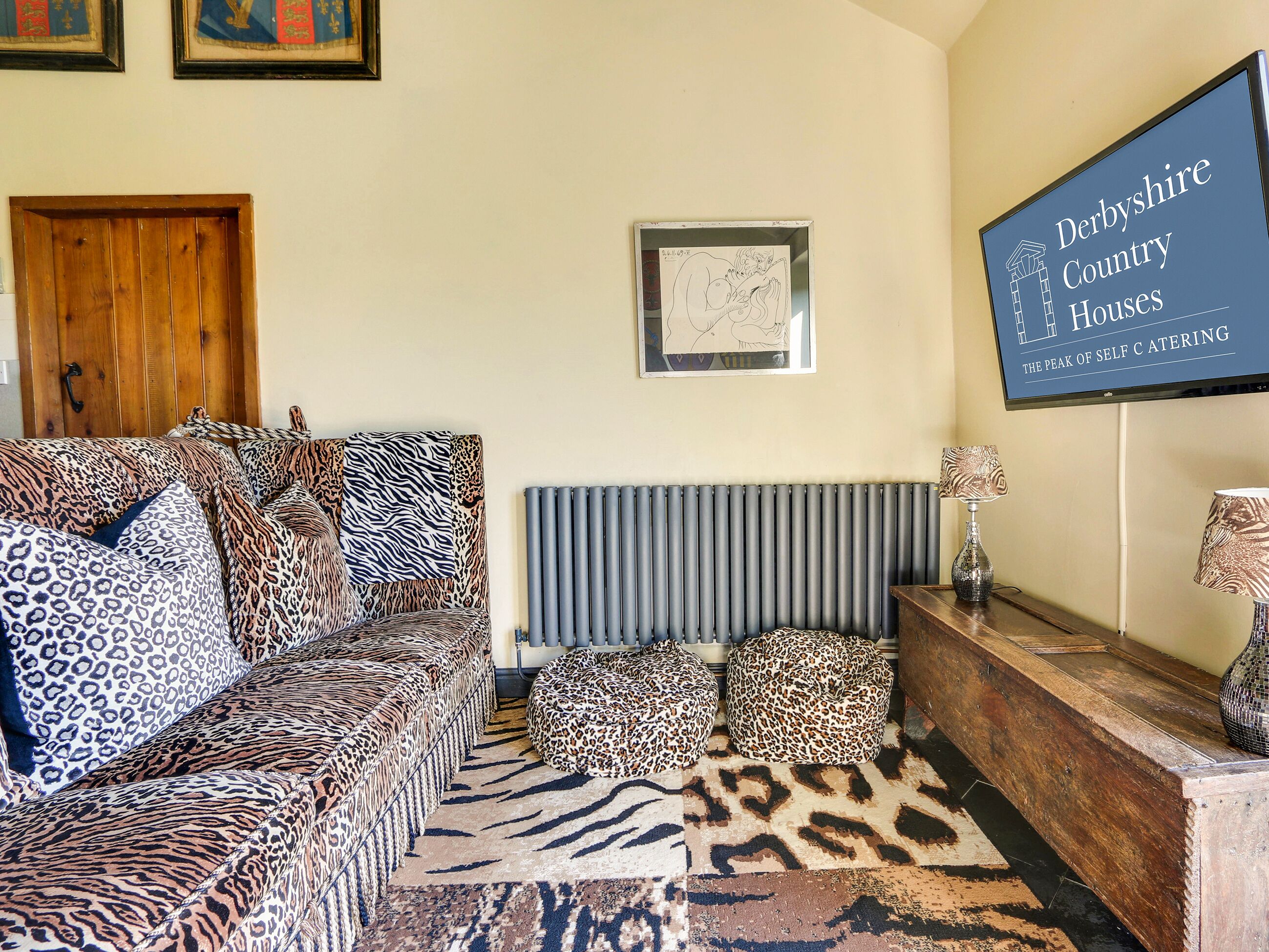 Quirky Accommodation With Splendid Four Poster Bed And Private Hot Tub. - Bakewell